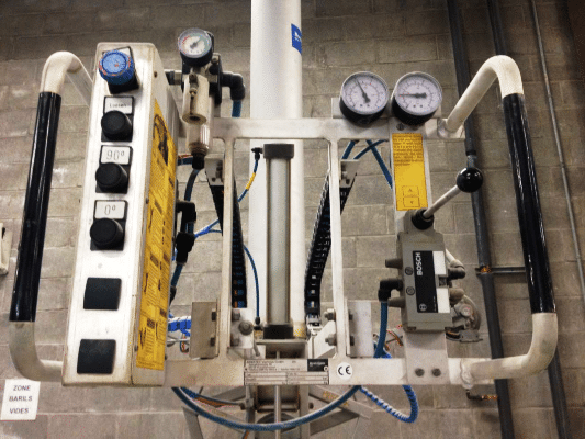 Bystronic Pillar crane and easy lifter